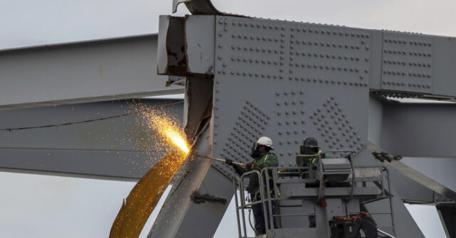 Removal of Baltimore Bridge Wreckage Begins