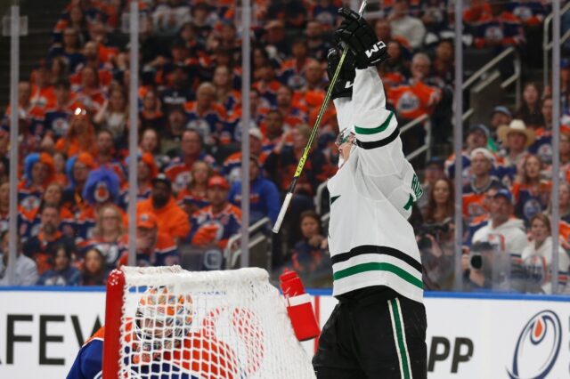 Robertson hat-trick gives Stars 2-1 lead in Western Conference final ...