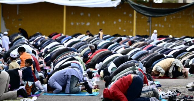 No place to pray for Muslim workers in Italian city - Breitbart