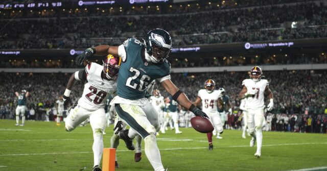 Saquon Barkley runs for 2 TDs, Eagles beat Commanders 26-18 to stretch ...