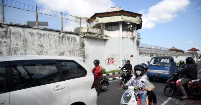 'Bali Nine' drug ring prisoners fly home to Australia - Breitbart