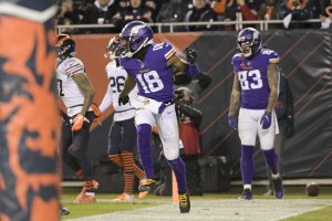 Vikings' Justin Jefferson pays tribute to Randy Moss after TD vs. Bears ...