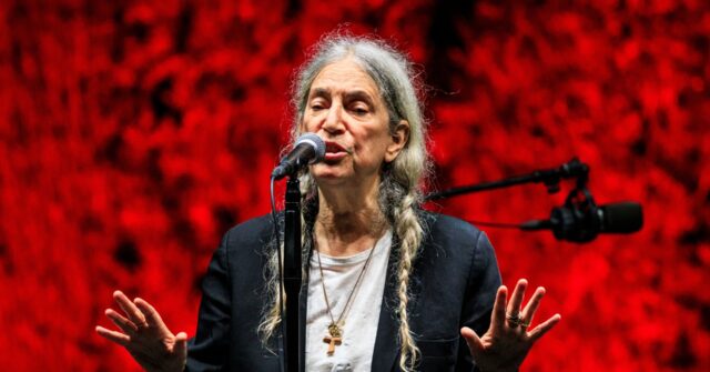 Singer Patti Smith Collapses on Stage