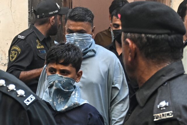 Mob beats to death man from persecuted Pakistan minority - Breitbart