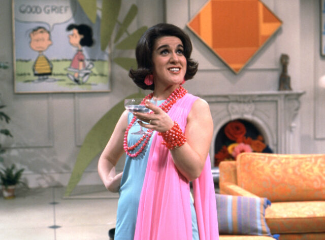 Ruth Buzzi, Iconic 'Laugh-In' Comic, 'Sesame Street' Star, Dies at 88
