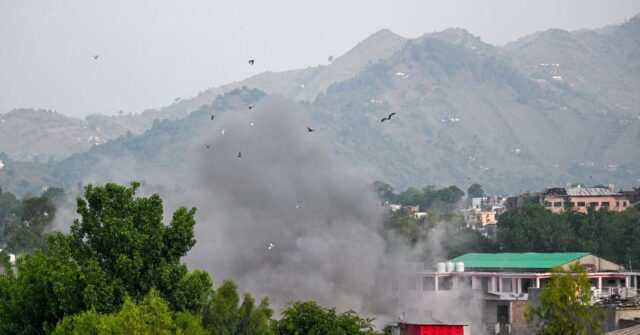 Explosions and fire on the contested India-Pakistan border - Breitbart