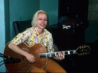 Carol Kaye, Studio Musician Who Played on Scores of Legendary Hits, Snubs Rock & Roll Hall of 