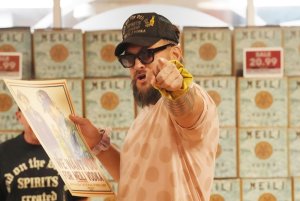 Jason Momoa shaves off beard for the first time in 6 years - Breitbart