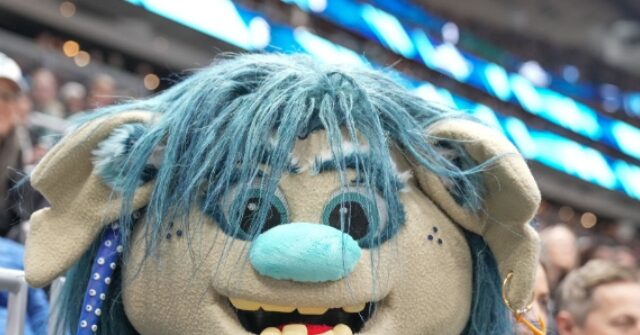 WATCH: Seattle Kraken Player, Mascot Charged by Grizzly Bear