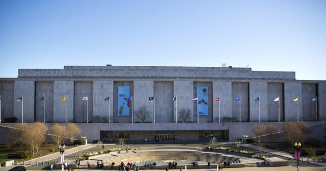 White House orders a review of exhibits at Smithsonian museums ahead of ...