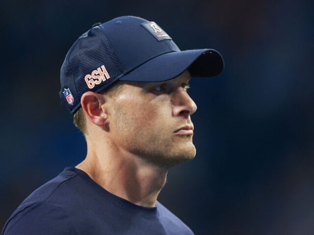 Bears Coach Ben Johnson's Exchange with Sideline Reporter Goes Viral