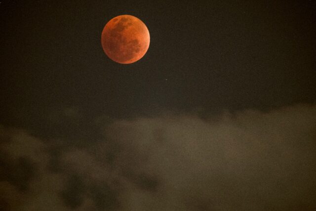 'Blood Moon' rises during total lunar eclipse - Breitbart