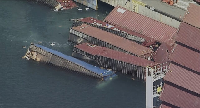 More than 60 containers fall off ship in Long Beach port - Breitbart