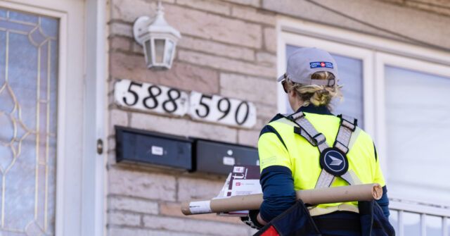 Canada Post union launches strike as government moves to end most door-to-door mail - Breitbart