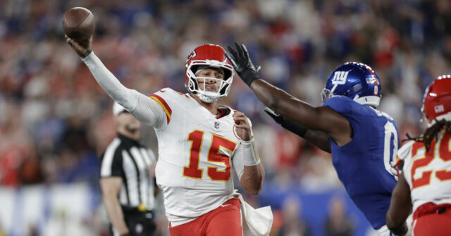 Patrick Mahomes and the Chiefs beat the Giants 22-9 for their first win ...