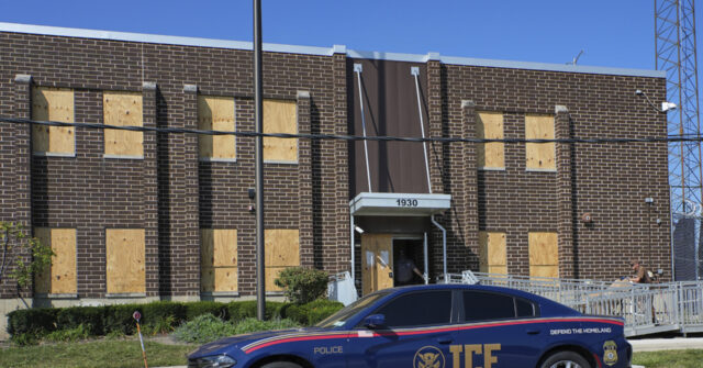 As immigration arrests spike in Chicago, activists escalate tactics to fight back - Breitbart