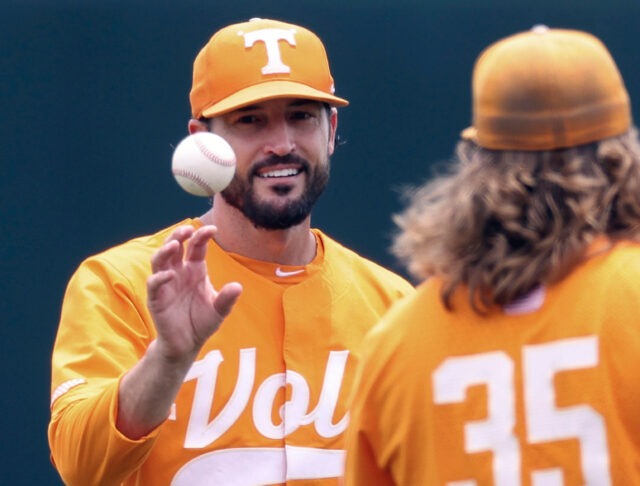 Giants hire Tennessee's Vitello as manager, gambling on a college coach ...