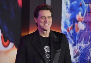 Jim Carrey 'Grinch' movie returning to theaters for holidays - Breitbart
