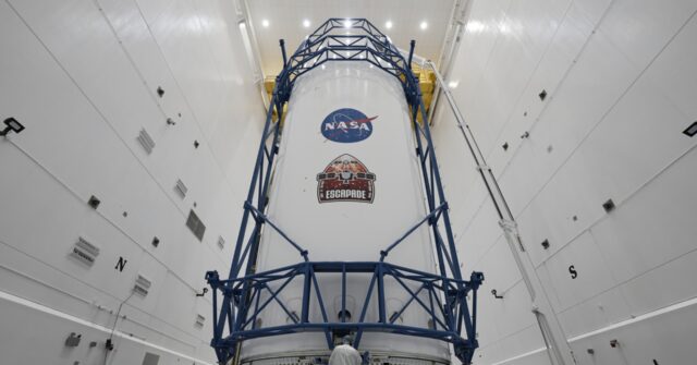 Blue Origin launches huge rocket carrying twin NASA spacecraft to Mars ...