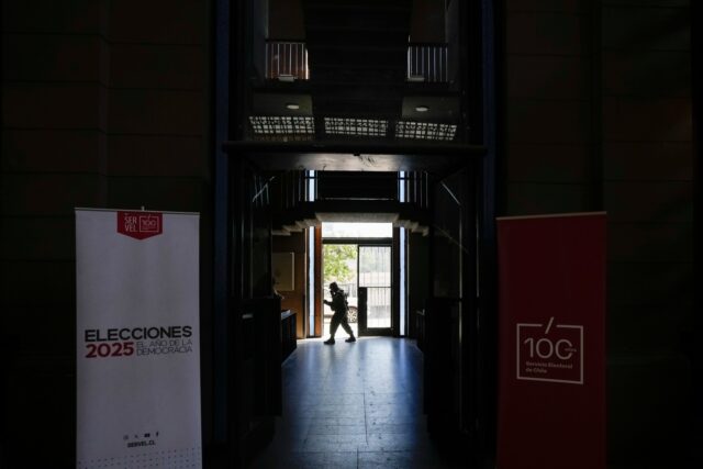 Chile votes in a presidential poll pitting a communist against the far ...