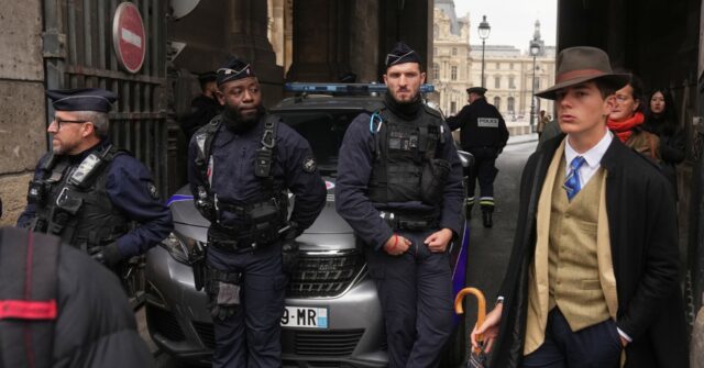 Fedora man unmasked: Meet the teen behind the Louvre mystery photo - Breitbart