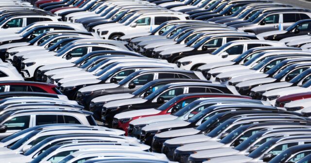 Trump plans to weaken vehicle mileage rules that limit air pollution ...