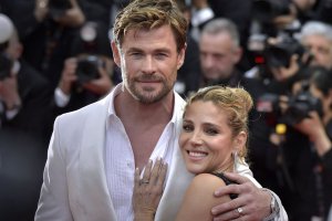 Elsa Pataky shares Chris Hemsworth beach video after 15th anniversary ...