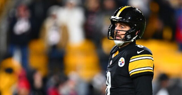 Aaron Rodgers Storms Out of Press Conference After Mike Tomlin Question