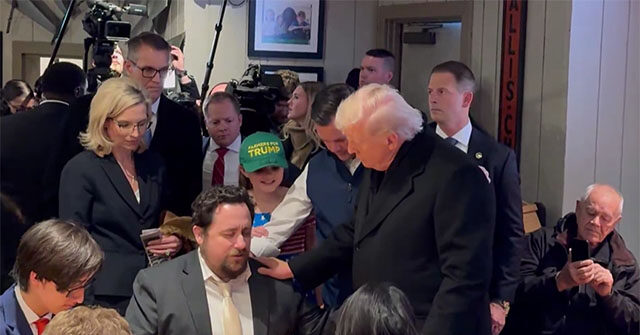 Iowa Man Stops President Trump at Restaurant to Pray for Him
