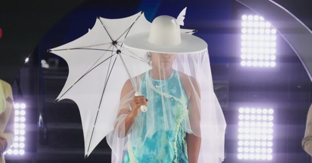 Naomi Osaka makes grand entrance and big fashion statement at ...