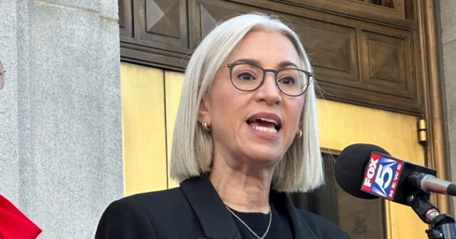 Democratic Fulton County commissioner announces bid to become Georgia ...