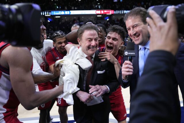 Rick Pitino savors reaching 900 victories as a college head coach in St ...