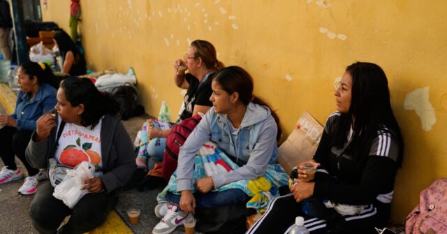Families of prisoners in Venezuela wait in anguish as promised releases ...