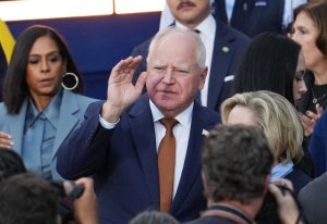 Minnesota Gov. Tim Walz meets with border czar Tom Homan - Breitbart