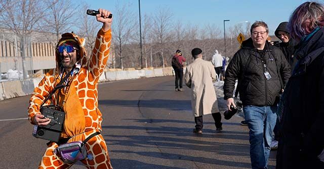 ICE-Arrested, Harmonica-Playing Giraffe Preferred by Dems over SOTU