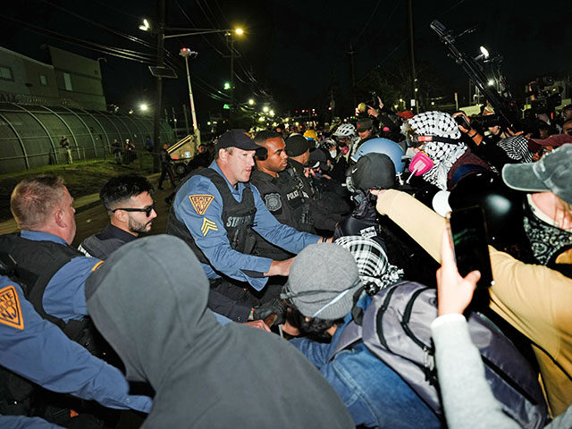 Officers Clear Antifa from New Jersey ICE Facility Perimeter
