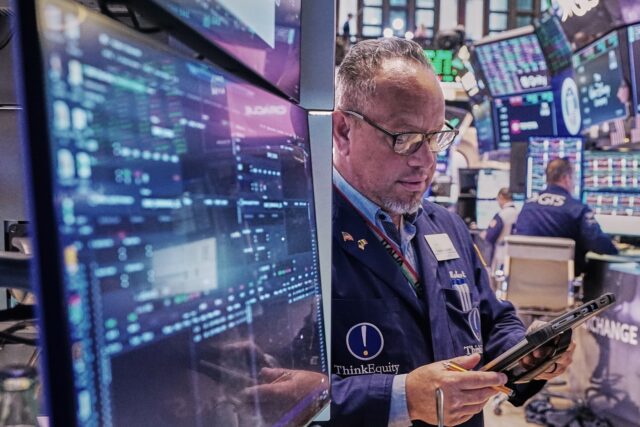 Wall Street hangs near its records as profits keep piling up for US ...