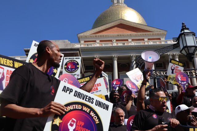 Massachusetts Uber, Lyft drivers certify first statewide ride-hailing ...