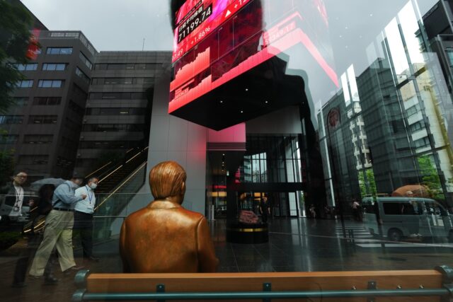 World shares are mixed and US futures fall after a tech-led rally on ...