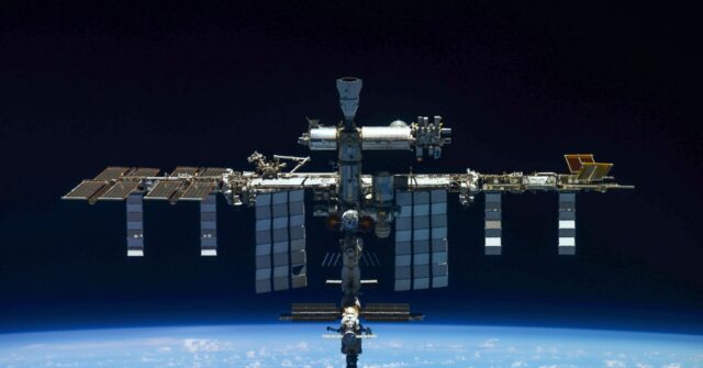 Astronauts Briefly Take Shelter During Repair to Fix Leak on the ...