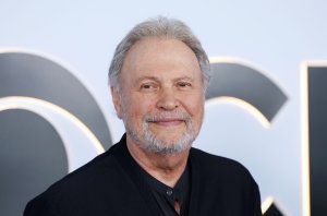 Billy Crystal to launch '860' solo show on Broadway in October - Breitbart